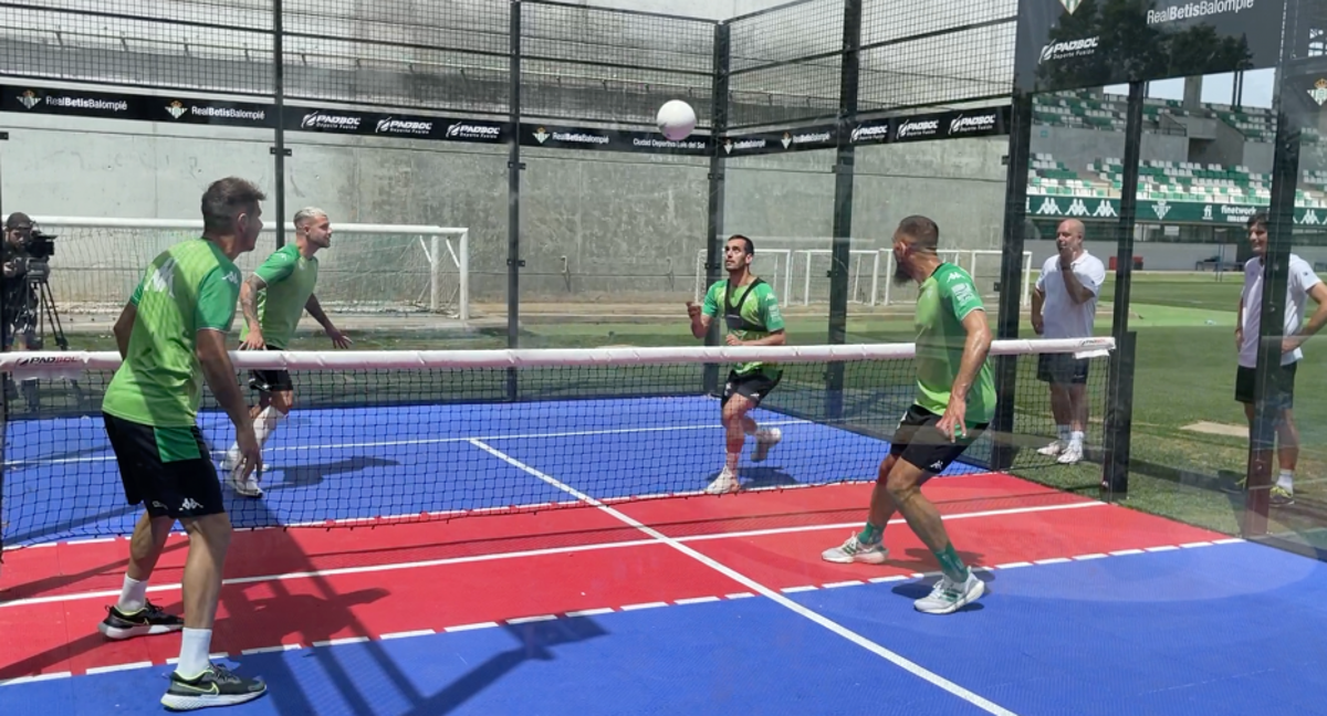 Pádbol, la variante futbolera del pádel | Relevo