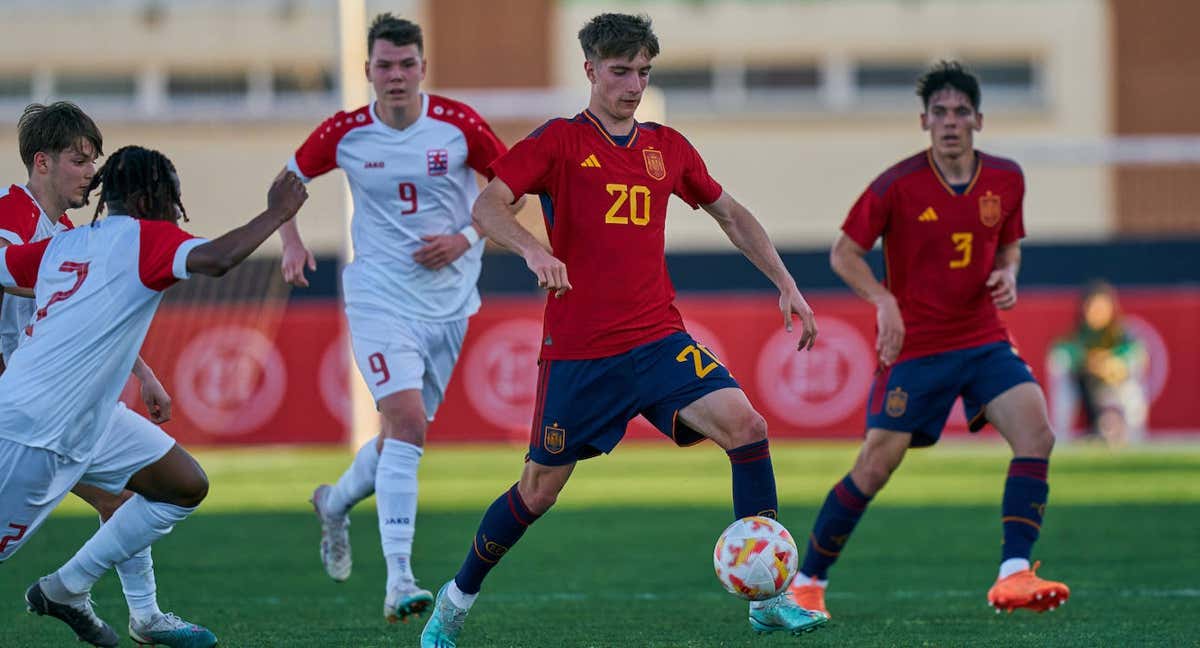 César Palacios, la perla del Madrid obsesionada con el fútbol ya decide con España | Relevo