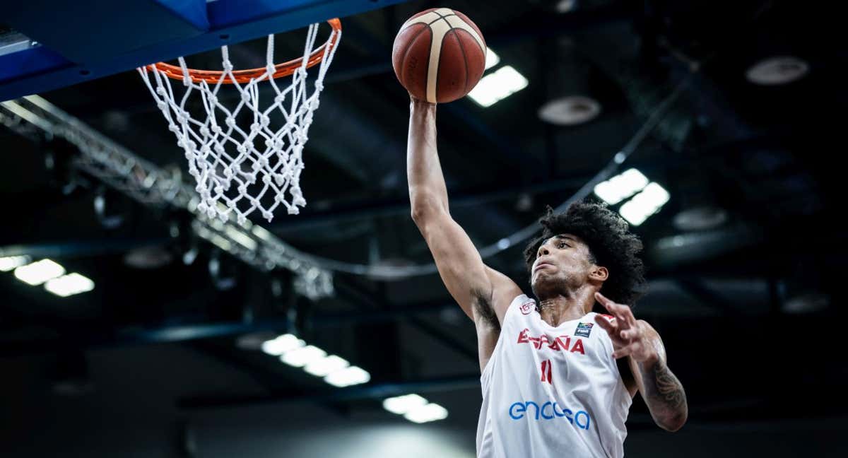 Izan Almansa, el futuro del baloncesto español que se saltó el orden establecido | Relevo
