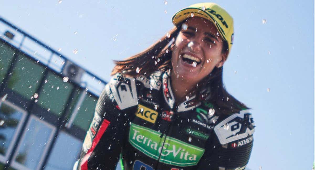 Así es Sara Sánchez, una piloto en el mundial de motos femenino que se ...