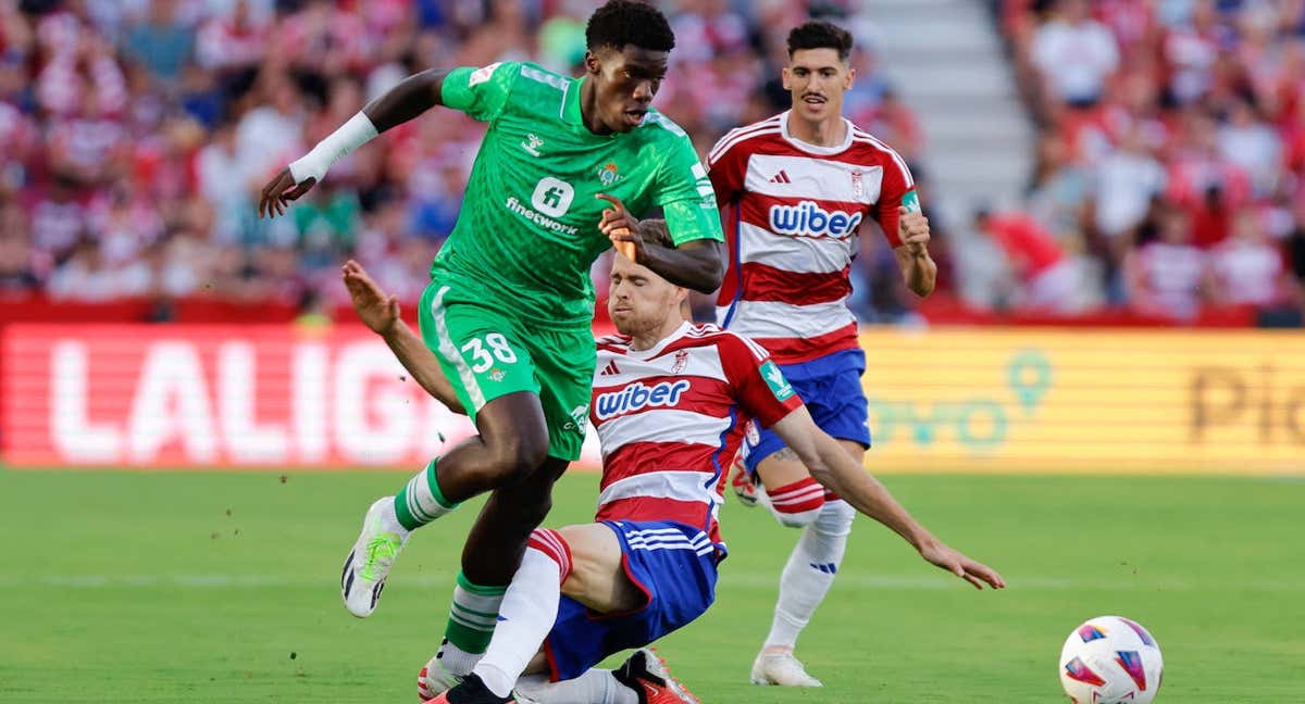 Ni el volcán Assane Diao alegra la vida al Betis ante el irreverente ...