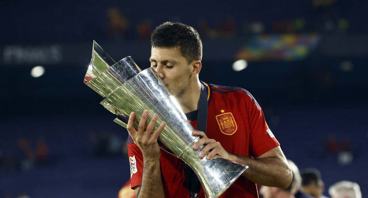 Rodri devuelve al fútbol masculino español a la élite en el Balón de ...