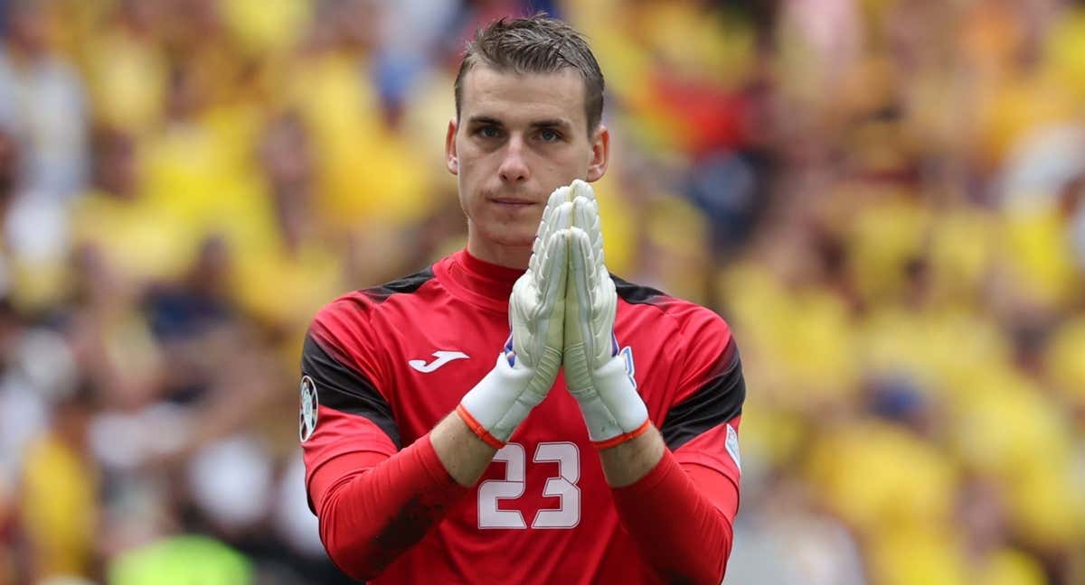 Lunin sigue con su vía crucis en la Eurocopa: suplente con Ucrania | Relevo